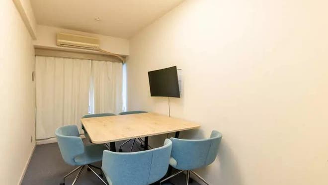 JR新宿駅徒歩4分|新宿西口駅徒歩2分|最大5名|会議、商談、勉強会、ボードゲーム、レッスンの利用に最適!の写真3
