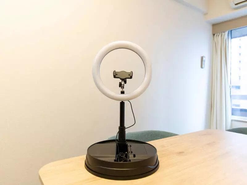 JR新宿駅徒歩4分｜新宿西口駅徒歩2分｜最大5名｜会議、商談、勉強会、ボードゲーム、レッスンの利用に最適！の写真4