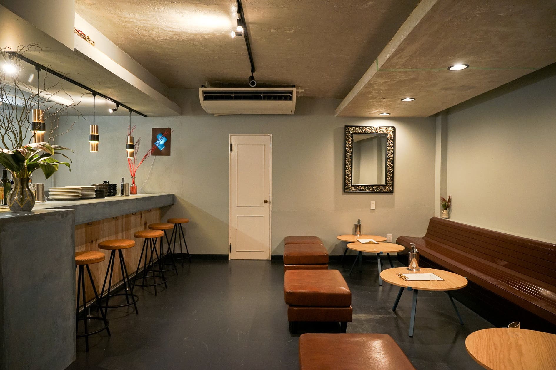 午前中照明いらず。自然光が差し込み、青のモールテックスが映える撮影空間の写真13