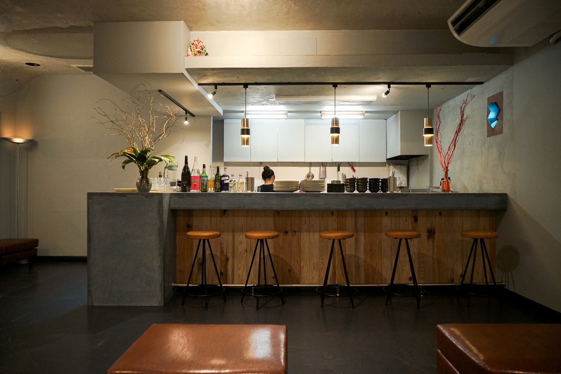 午前中照明いらず。自然光が差し込み、青のモールテックスが映える撮影空間の写真15