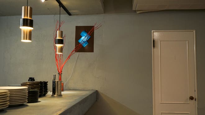 午前中照明いらず。自然光が差し込み、青のモールテックスが映える撮影空間の写真17