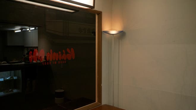 午前中照明いらず。自然光が差し込み、青のモールテックスが映える撮影空間の写真18