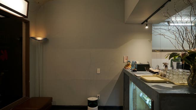 午前中照明いらず。自然光が差し込み、青のモールテックスが映える撮影空間の写真24