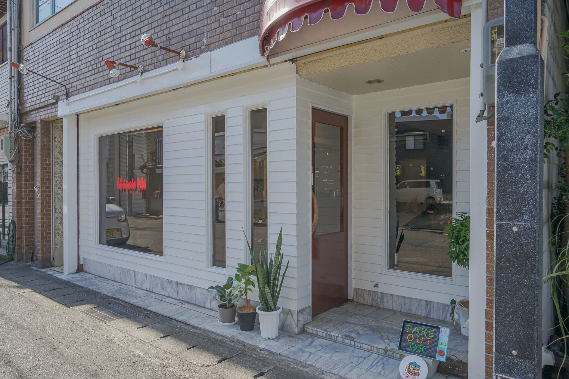 午前中照明いらず。自然光が差し込み、青のモールテックスが映える撮影空間の写真11