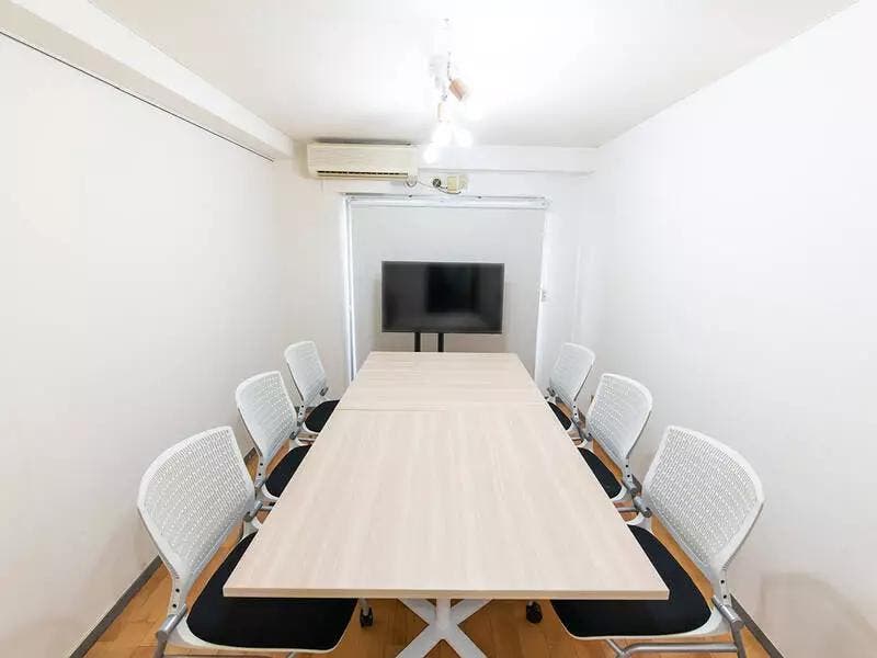 JR池袋駅徒歩3分｜最大6名｜会議、商談、勉強会、ボードゲーム、レッスンの利用に最適！の写真2