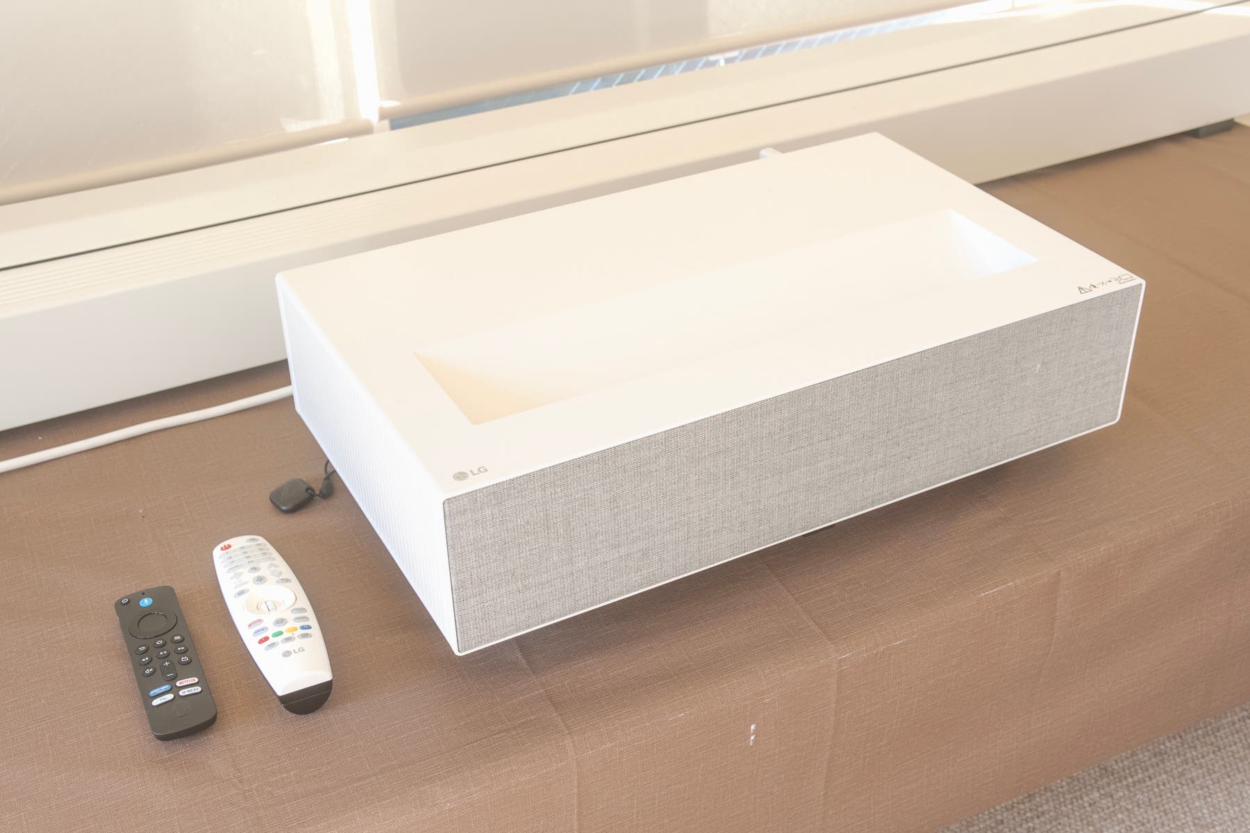 プロジェクター＆100インチスクリーンの画像1