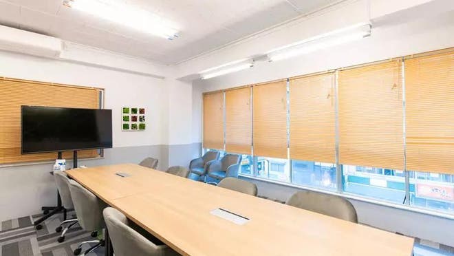 飯田橋駅A2出口から徒歩30秒|最大8名|会議、商談、セミナー、勉強会、ボードゲーム、レッスン、女子会の利用に最適!の写真3