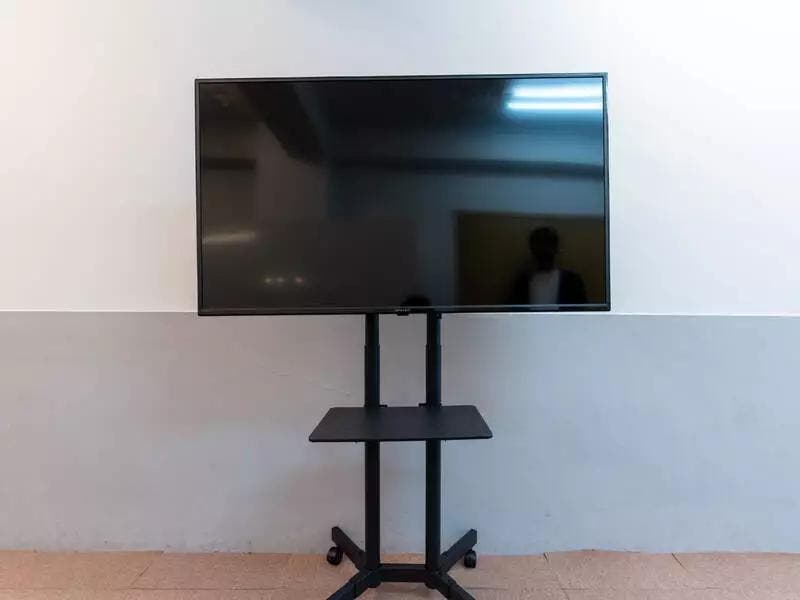 飯田橋駅A2出口から徒歩30秒｜最大8名｜会議、商談、セミナー、勉強会、ボードゲーム、レッスン、女子会の利用に最適！の写真4