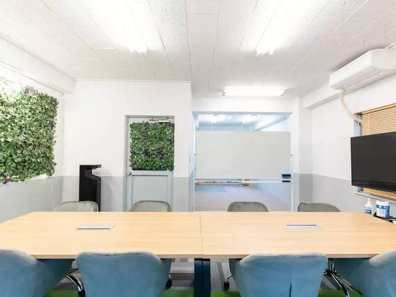 飯田橋駅A2出口から徒歩30秒｜最大8名｜会議、商談、セミナー、勉強会、ボードゲーム、レッスン、女子会の利用に最適！の写真11