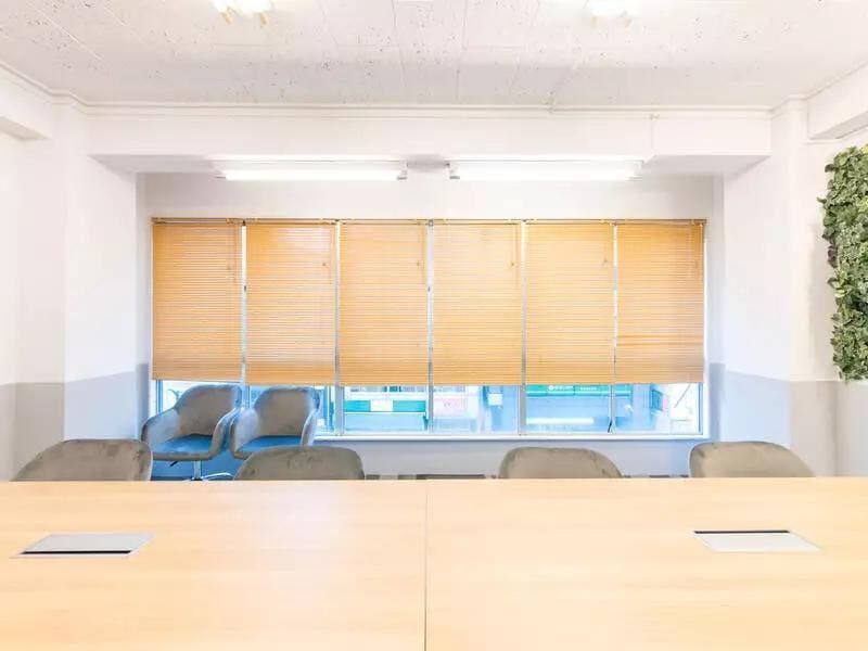 飯田橋駅A2出口から徒歩30秒｜最大8名｜会議、商談、セミナー、勉強会、ボードゲーム、レッスン、女子会の利用に最適！の写真14