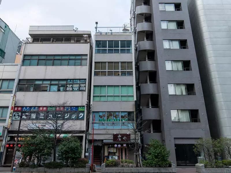 飯田橋駅A2出口から徒歩30秒｜最大8名｜会議、商談、セミナー、勉強会、ボードゲーム、レッスン、女子会の利用に最適！の写真17