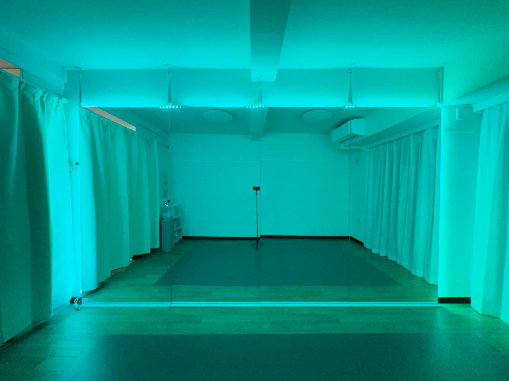 【地域最安値】🎊個人練習|動画撮影に最適🎊｜八王子駅2分｜少人数利用に最適なダンススタジオ｜幅4m大型鏡＆無料備品多数！の写真1