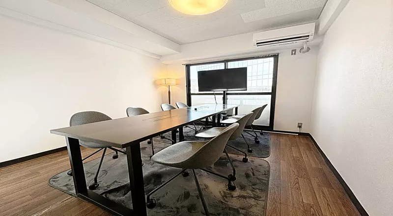 六本木駅徒歩15秒｜最大8名｜24h利用可｜ビジネス、パーティー、ボードゲームなどの利用に最適！夜間〜早朝の利用も可能！
