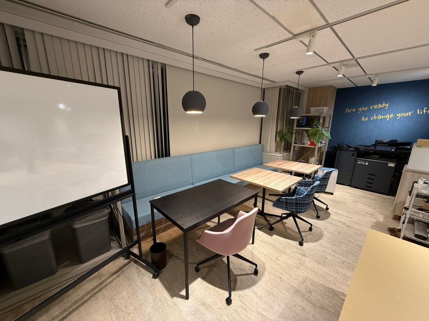 【西新宿五丁目駅 徒歩2分】ビジネス交流会/セミナー◎バーカウンター/キッチン付き35名イベントスペースの写真2