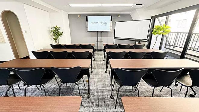 浜松町駅徒歩4分|最大31名|セミナー、懇親会、ゲーム、推し活、撮影の利用に最適!ワンコイン会議室 大門・浜松町の写真1