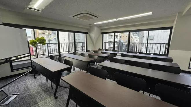 浜松町駅徒歩4分|最大31名|セミナー、懇親会、ゲーム、推し活、撮影の利用に最適!ワンコイン会議室 大門・浜松町の写真4