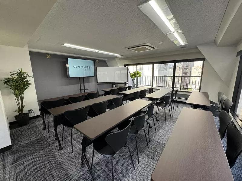 浜松町駅徒歩4分｜最大31名｜セミナー、懇親会、ゲーム、推し活、撮影の利用に最適！ワンコイン会議室 大門・浜松町の写真5