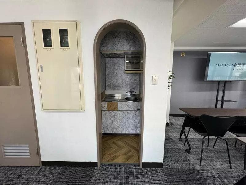 浜松町駅徒歩4分｜最大31名｜セミナー、懇親会、ゲーム、推し活、撮影の利用に最適！ワンコイン会議室 大門・浜松町の写真9