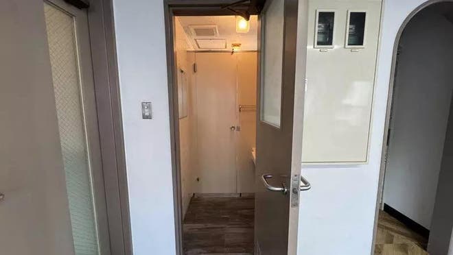 浜松町駅徒歩4分|最大31名|セミナー、懇親会、ゲーム、推し活、撮影の利用に最適!ワンコイン会議室 大門・浜松町の写真10