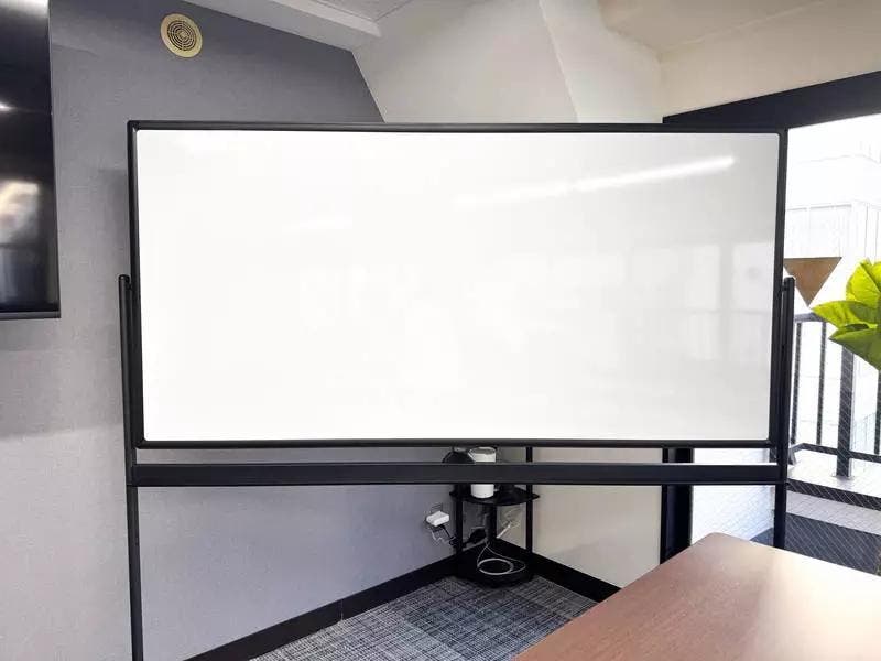 浜松町駅徒歩4分｜最大31名｜セミナー、懇親会、ゲーム、推し活、撮影の利用に最適！ワンコイン会議室 大門・浜松町の写真11