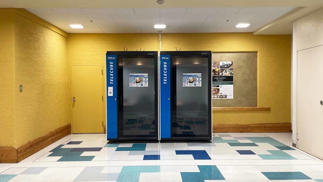 【テレキューブ】近鉄百貨店草津店の個室型ワークブース(310-01)です。視線と音を遮る、プライベートな集中環境。の写真1