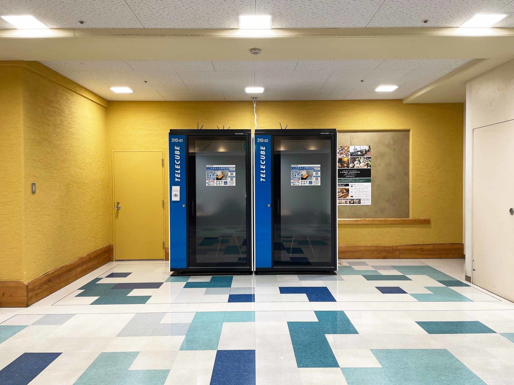 【テレキューブ】近鉄百貨店草津店の個室型ワークブース（310-02）です。視線と音を遮る、プライベートな集中環境。の写真1
