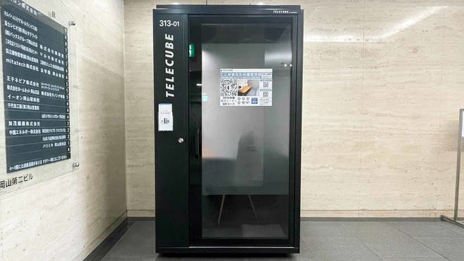 【テレキューブ】日本生命岡山第二ビル本館の個室型ワークブース(313-01)です。視線と音を遮る、プライベートな集中環境。の写真1