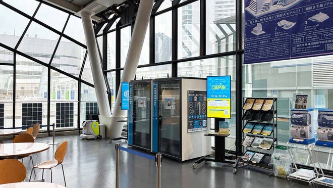 【テレキューブ】パシフィコ横浜の個室型ワークブース(314-01)です。視線と音を遮る、プライベートな集中環境。の写真1