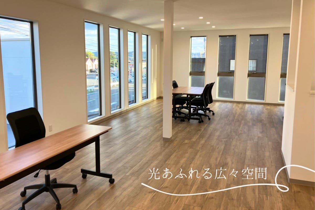 70㎡の広々 × 空間大きな窓と自然光が心地いい✨の写真1
