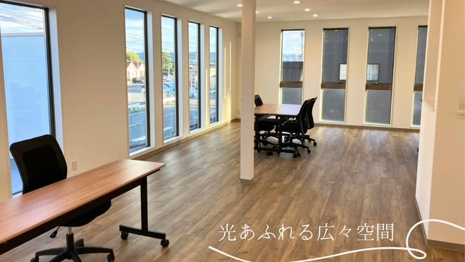 70㎡の広々 × 空間大きな窓と自然光が心地いい✨の写真1