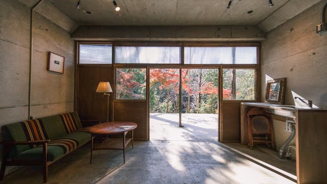 混ざったまま、撮れる。本来は共存しない世界観を1フレームに。コンクリート x アンティーク x 大自然の撮影空間。の写真1