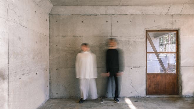 混ざったまま、撮れる。本来は共存しない世界観を1フレームに。コンクリート x アンティーク x 大自然の撮影空間。の写真2