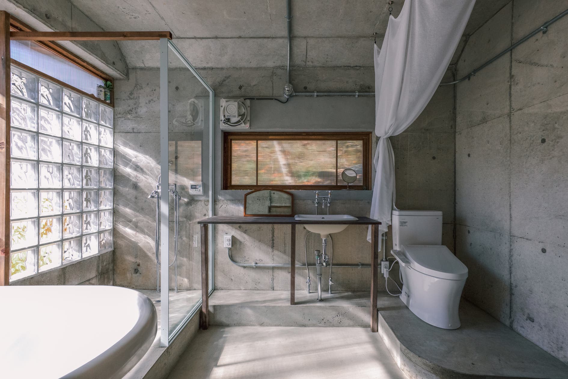 混ざったまま、撮れる。本来は共存しない世界観を1フレームに。コンクリート x アンティーク x 大自然の撮影空間。の写真17