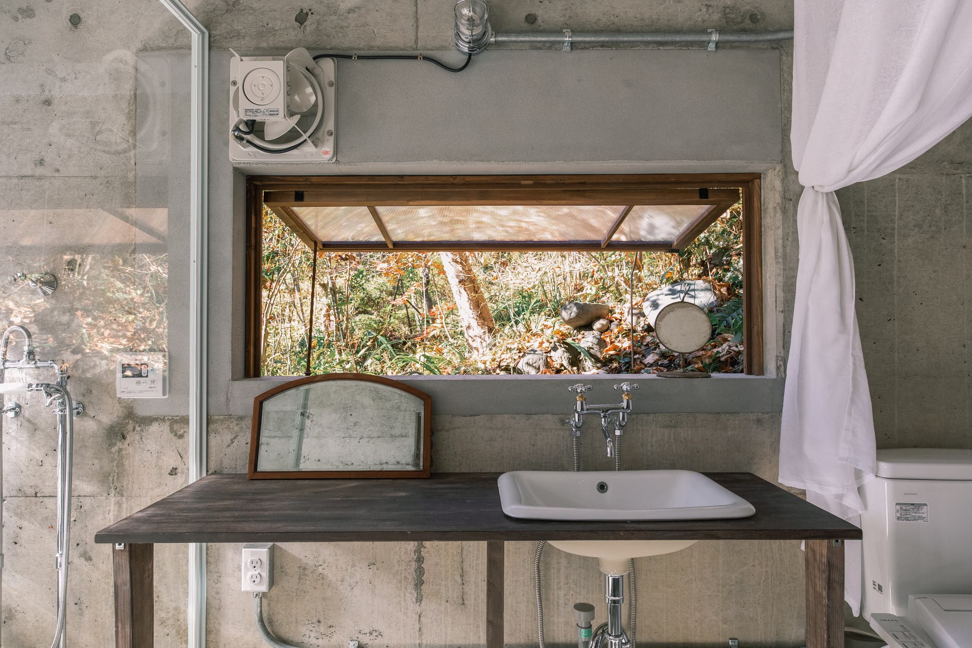 混ざったまま、撮れる。本来は共存しない世界観を1フレームに。コンクリート x アンティーク x 大自然の撮影空間。の写真15