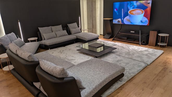 広々86㎡!おしゃれな雰囲気で叶える、ちょっと贅沢な上質ラウンジ。会議もパーティーもできる大人の空間の写真1