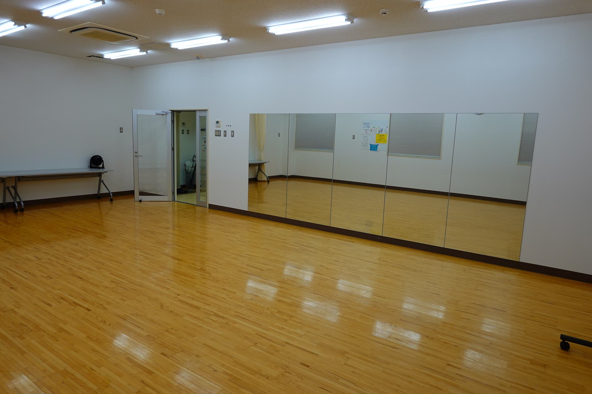 スタジオ（鏡付）　店舗の無料駐車場使用可の写真5