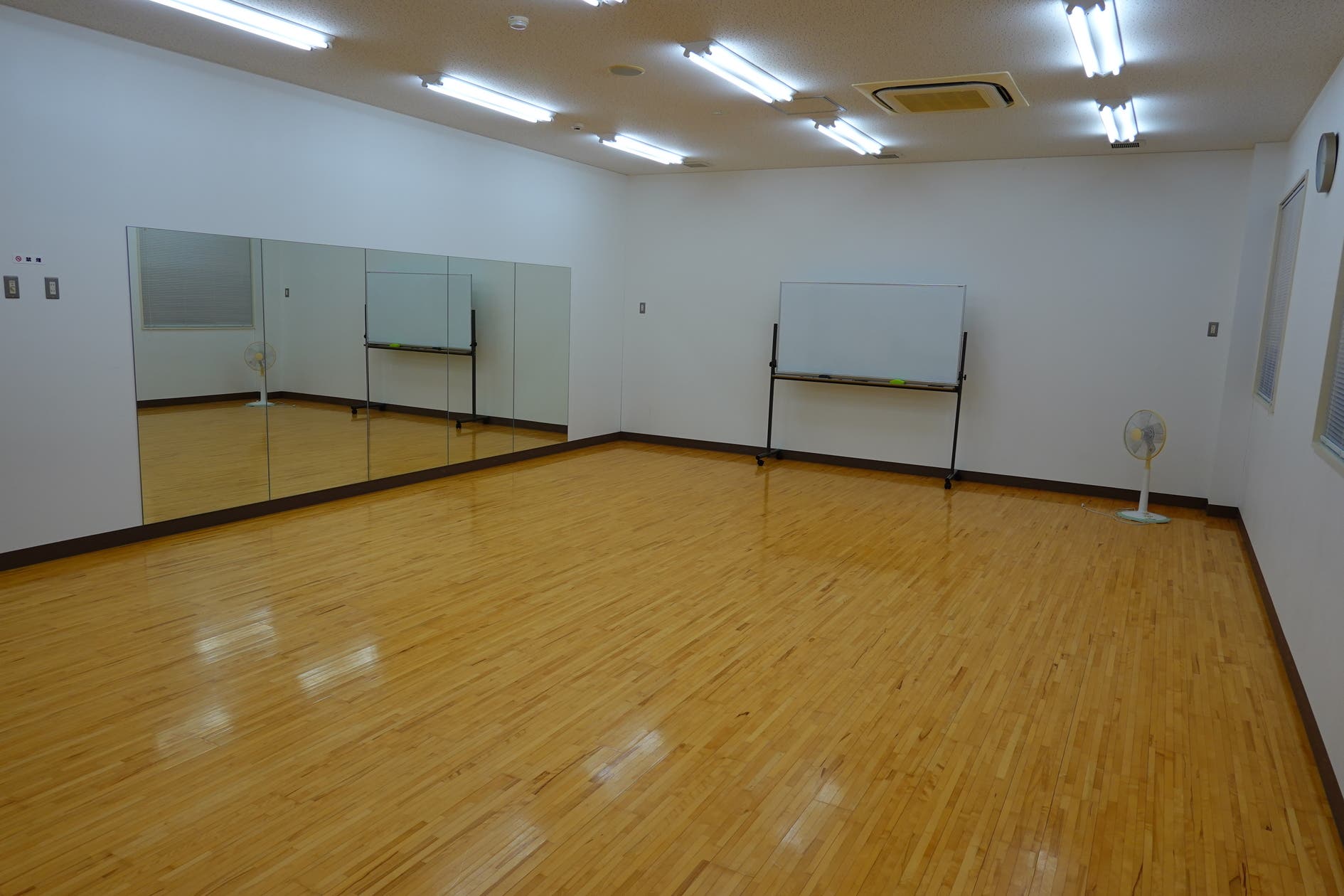 スタジオ（鏡付）　店舗の無料駐車場使用可の写真6