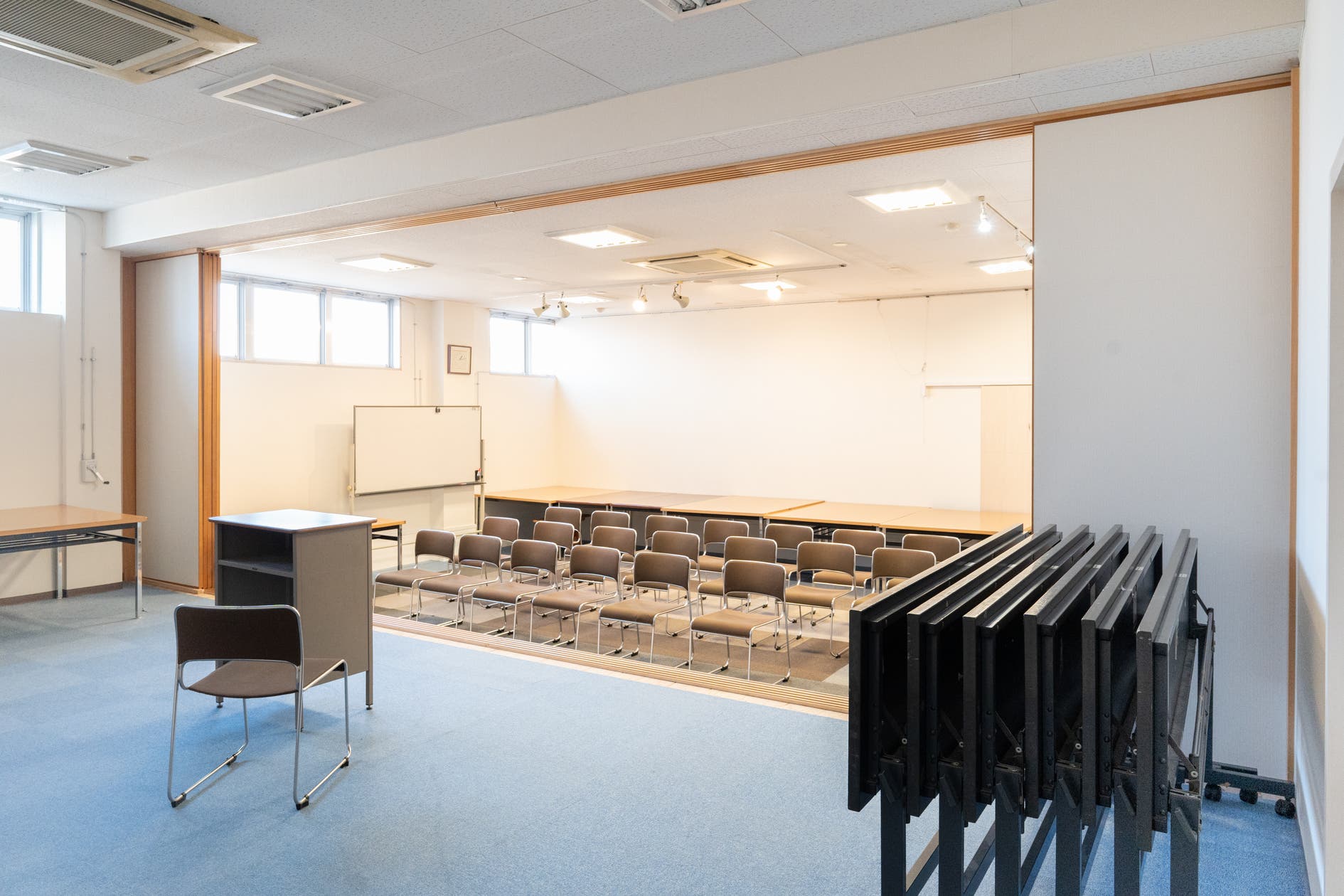 🌟 カルチャールーム・All へようこそ！🌟 **多目的に使えるセミナー会場**カルチャールームEastとWestを一体での写真2