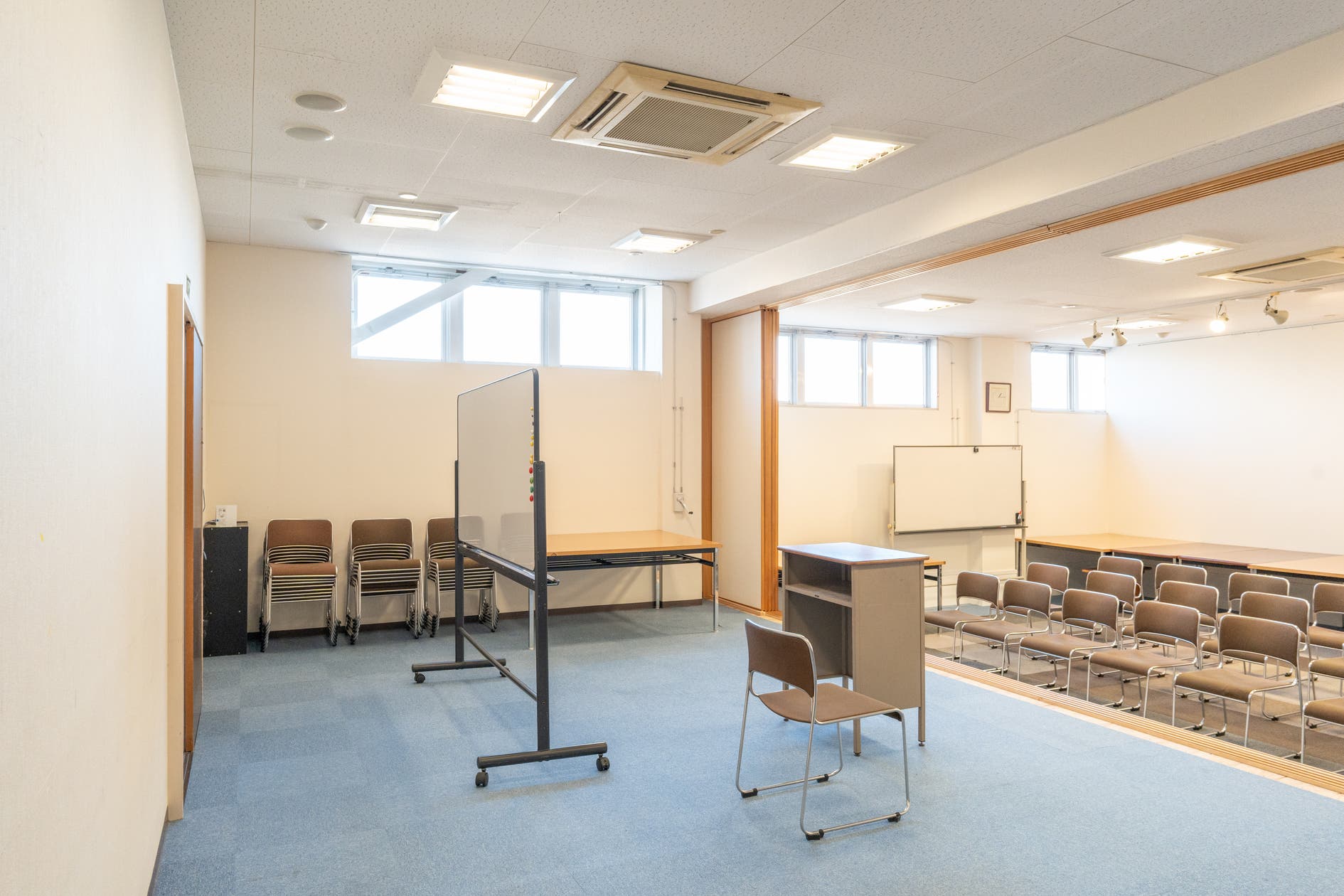 🌟 カルチャールーム・All へようこそ！🌟 **多目的に使えるセミナー会場**カルチャールームEastとWestを一体での写真4