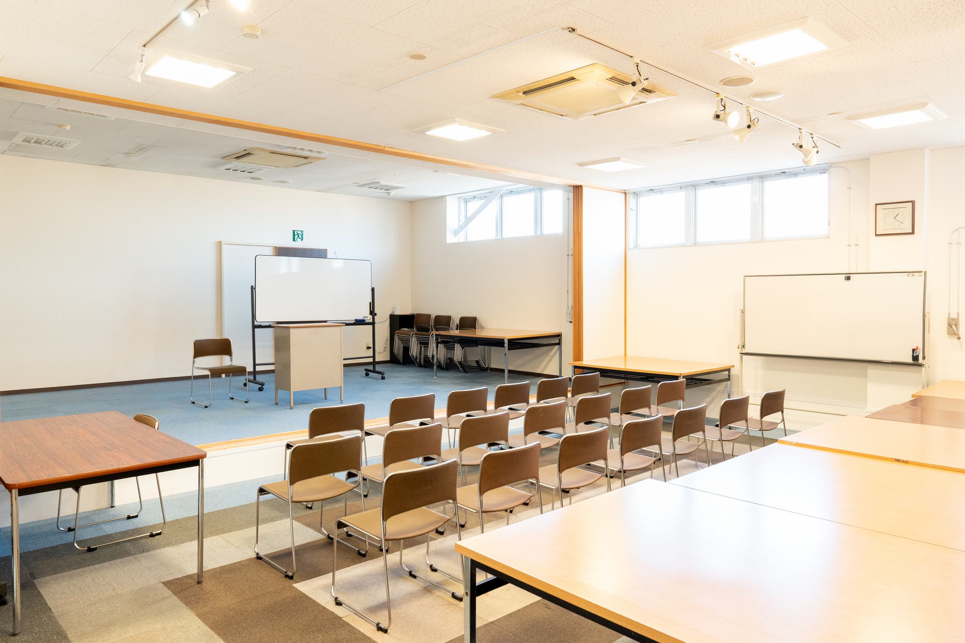 🌟 カルチャールーム・All へようこそ！🌟 **多目的に使えるセミナー会場**カルチャールームEastとWestを一体での写真3