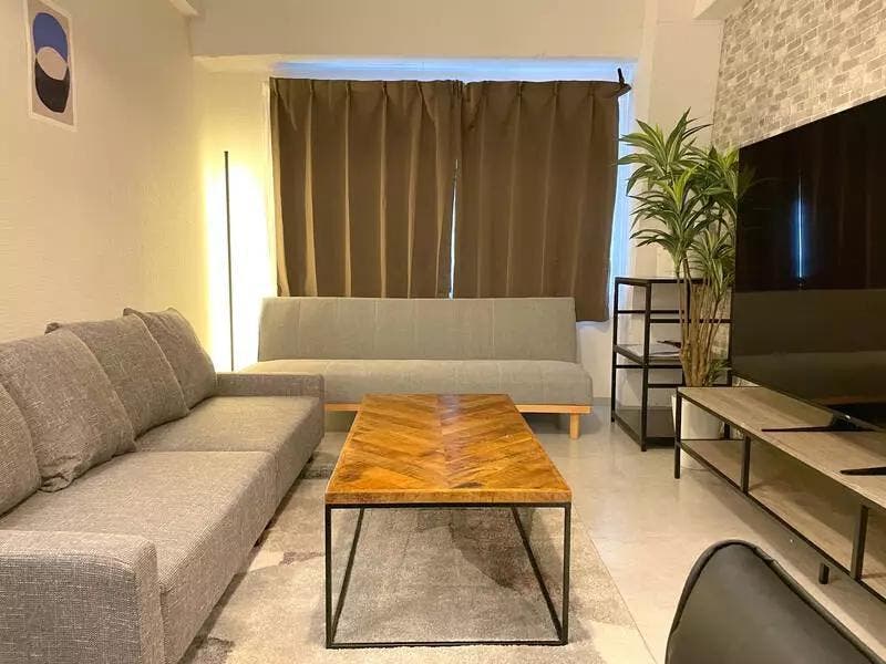 新大阪駅東口から徒歩10秒｜最大9名｜24h利用可｜商談｜ミーティング｜推し会｜ゲーム｜撮影｜新幹線の待ち時間｜当日予約歓迎の写真5