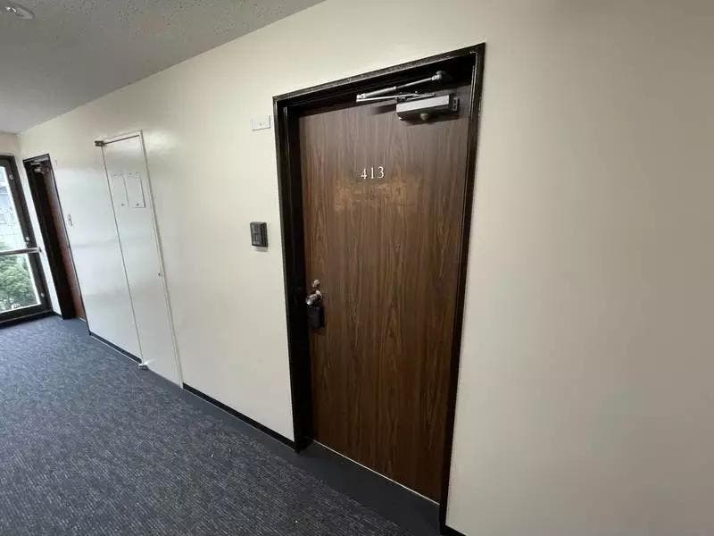 新大阪駅東口から徒歩10秒｜最大9名｜24h利用可｜商談｜ミーティング｜推し会｜ゲーム｜撮影｜新幹線の待ち時間｜当日予約歓迎の写真21