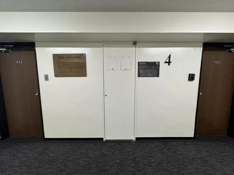 新大阪駅東口から徒歩10秒｜最大9名｜24h利用可｜商談｜ミーティング｜推し会｜ゲーム｜撮影｜新幹線の待ち時間｜当日予約歓迎の写真23