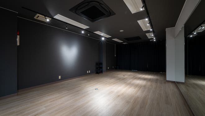 【二条駅徒歩5分】9m鏡で広々快適✨24hOK👌最大16人👬ダンス・バレエ・ヨガ・演劇・撮影の写真3