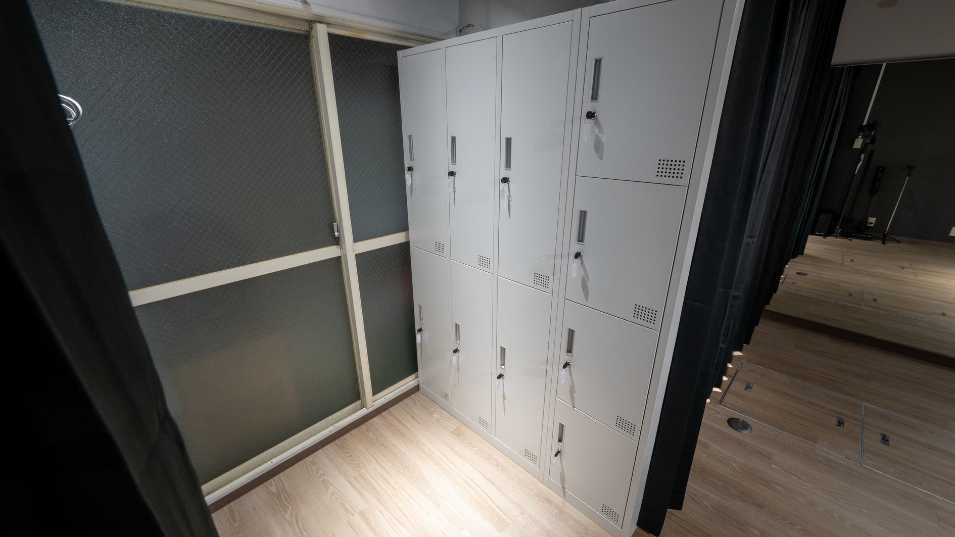 【二条駅徒歩５分】９ｍ鏡で広々快適✨２４ｈＯＫ👌最大１６人👬ダンス・バレエ・ヨガ・演劇・撮影の写真8