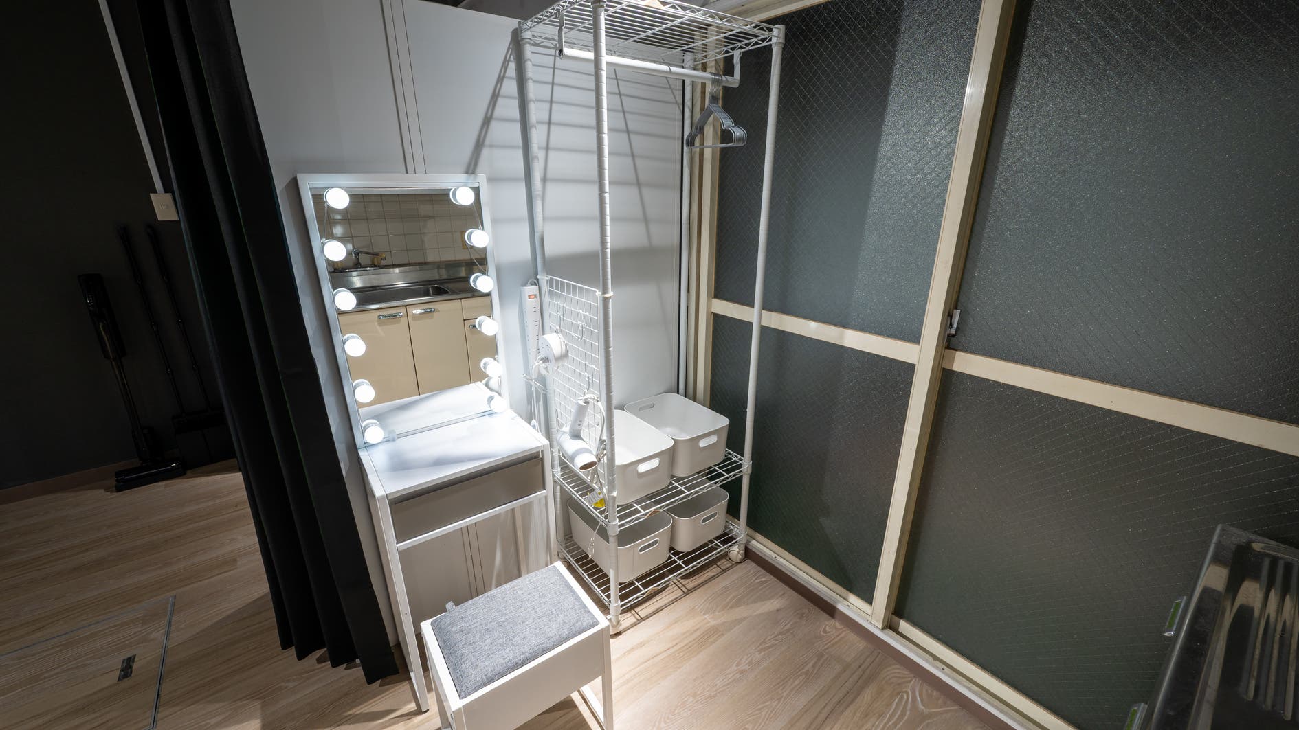 【二条駅徒歩５分】９ｍ鏡で広々快適✨２４ｈＯＫ👌最大１６人👬ダンス・バレエ・ヨガ・演劇・撮影の写真9