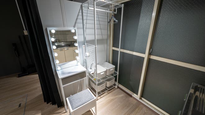 【二条駅徒歩5分】9m鏡で広々快適✨24hOK👌最大16人👬ダンス・バレエ・ヨガ・演劇・撮影の写真9