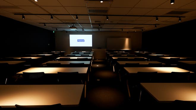 新宿駅A1出口直結!7日前までキャンセル無料【セミナールーム2 / アビタス貸会議室】78㎡広々・ワークショップ・中規模会議の写真9