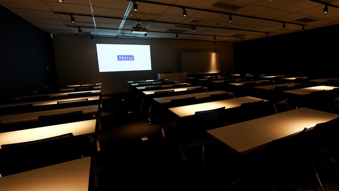 新宿駅A1出口直結!7日前までキャンセル無料【セミナールーム2 / アビタス貸会議室】78㎡広々・ワークショップ・中規模会議の写真10