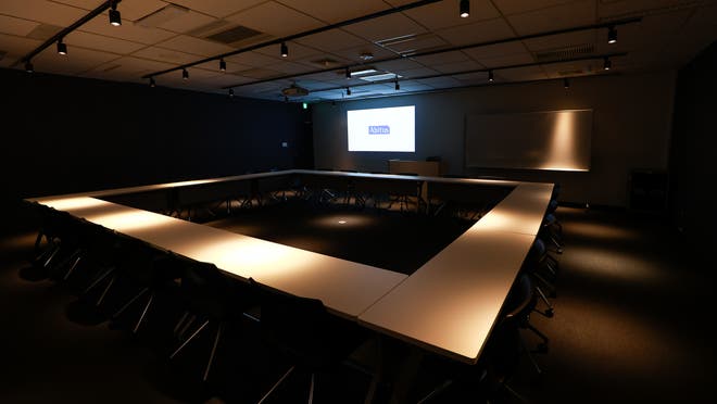 新宿駅A1出口直結!7日前までキャンセル無料【セミナールーム2 / アビタス貸会議室】78㎡広々・ワークショップ・中規模会議の写真13